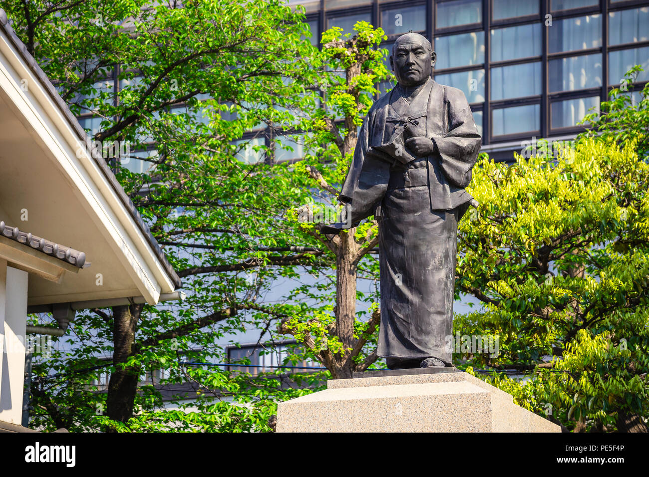 TOKYO, JAPAN - APRIL 20 2018: Statue of Oishi Kuranosuke, the leader of ...