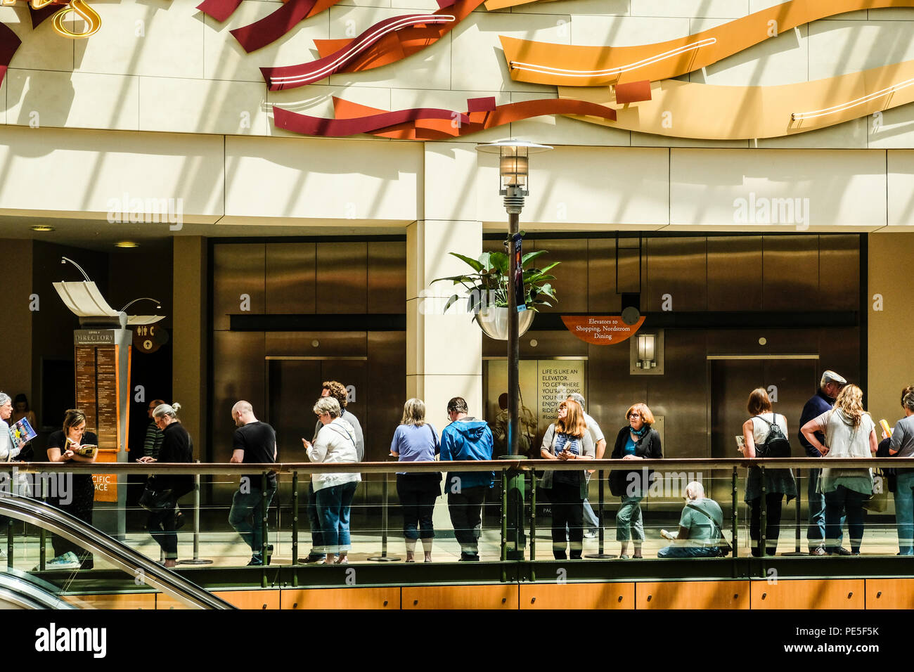 Movie goers hi-res stock photography and images - Alamy