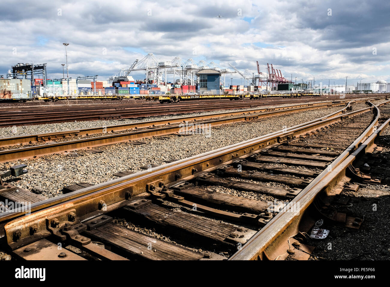 Seattle container terminal hi-res stock photography and images - Alamy