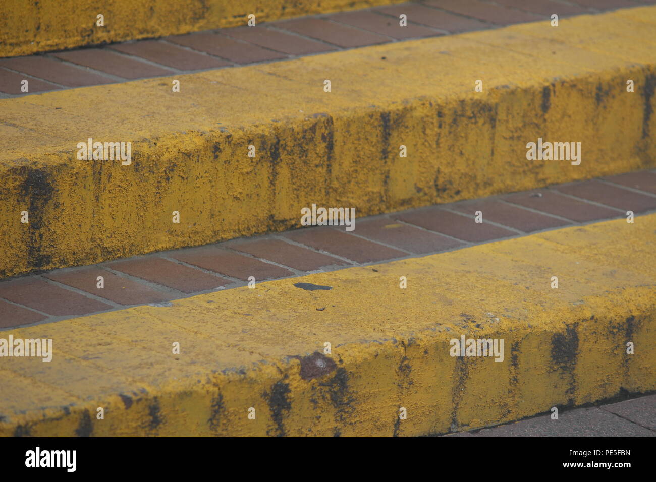 Yellow painted steps hi-res stock photography and images - Alamy