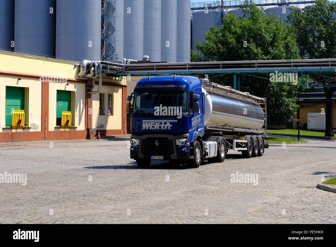 Beer tanker hi-res stock photography and images - Alamy