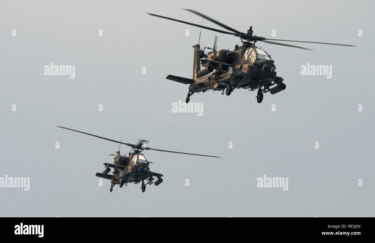 Two ah 64d apache helicopters hi-res stock photography and images - Alamy