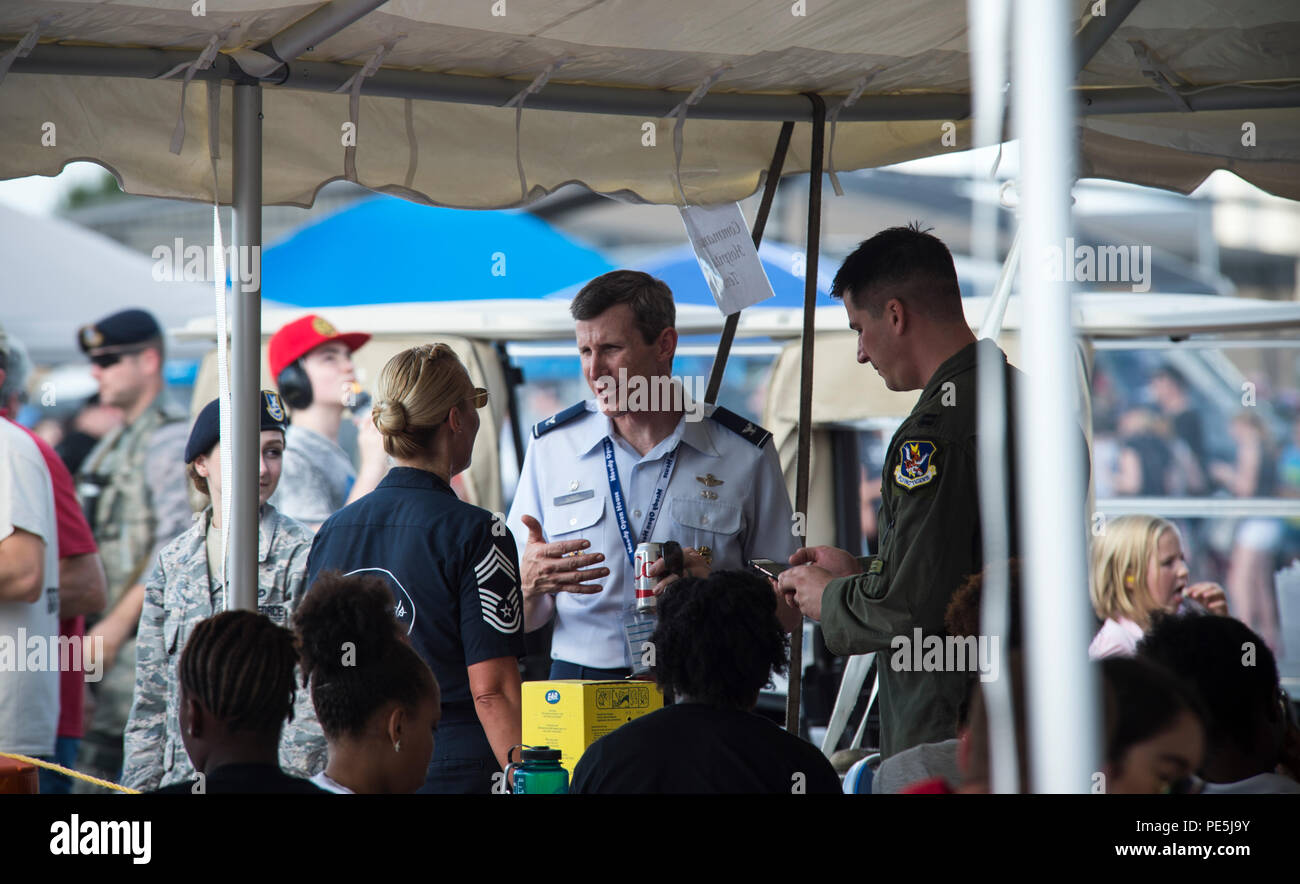 U.S. Air Force Chief Master Sgt. Candace Smith, USAF Thunderbirds Chief ...