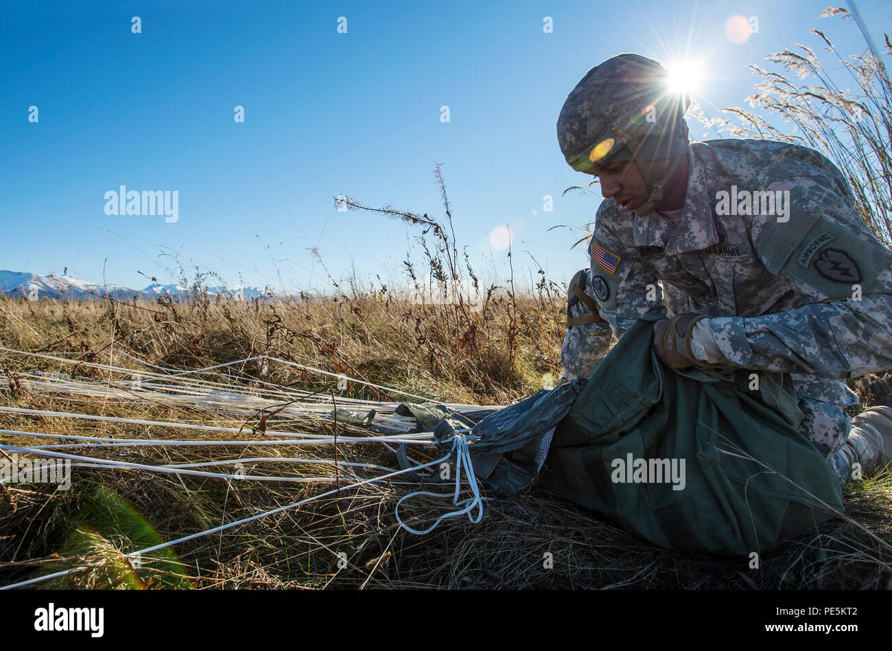 T 11 advanced tactical parachute system hi-res stock photography and ...