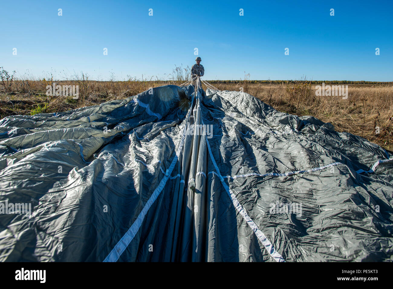 T 11 advanced tactical parachute system hi-res stock photography and ...