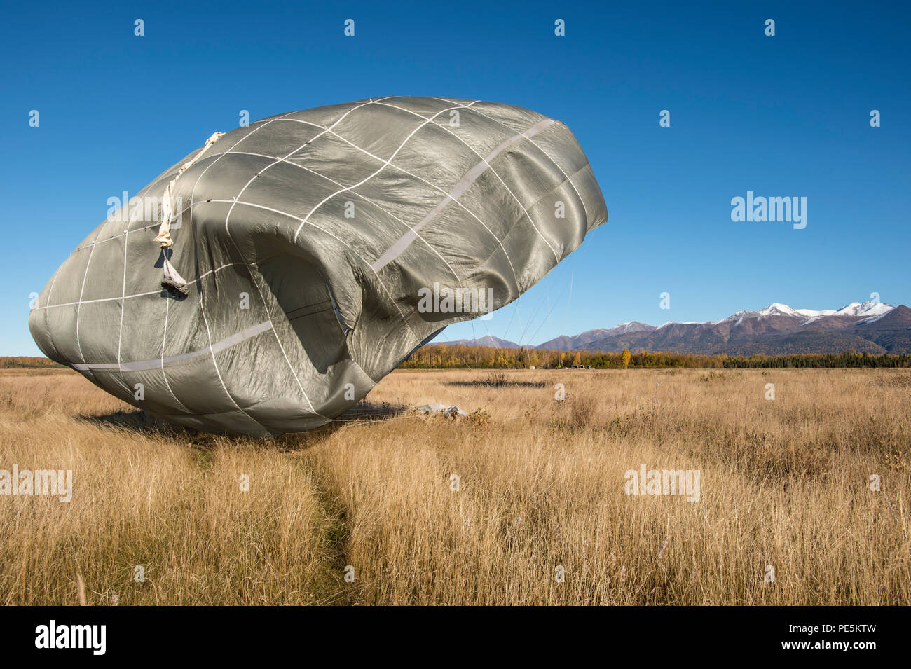 T 11 advanced tactical parachute system hi-res stock photography and ...