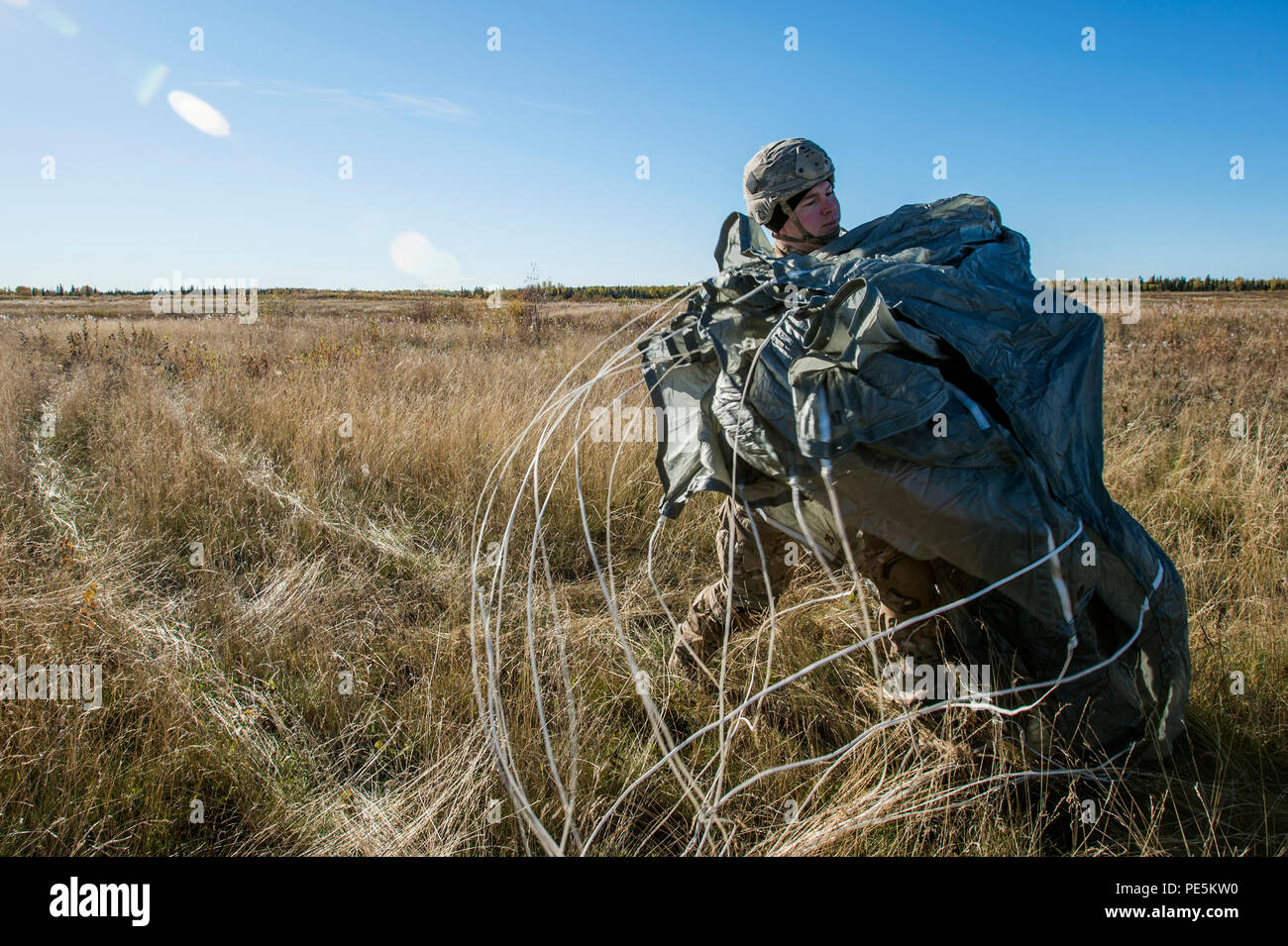 T 11 advanced tactical parachute system hi-res stock photography and ...