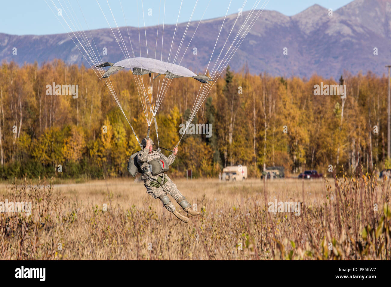 T 11 advanced tactical parachute system hi-res stock photography and ...