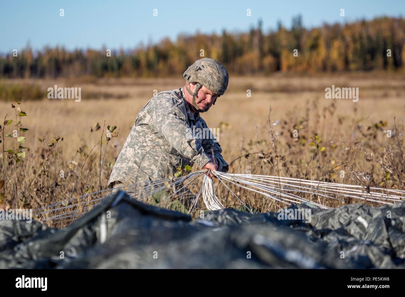 T 11 advanced tactical parachute system hi-res stock photography and ...