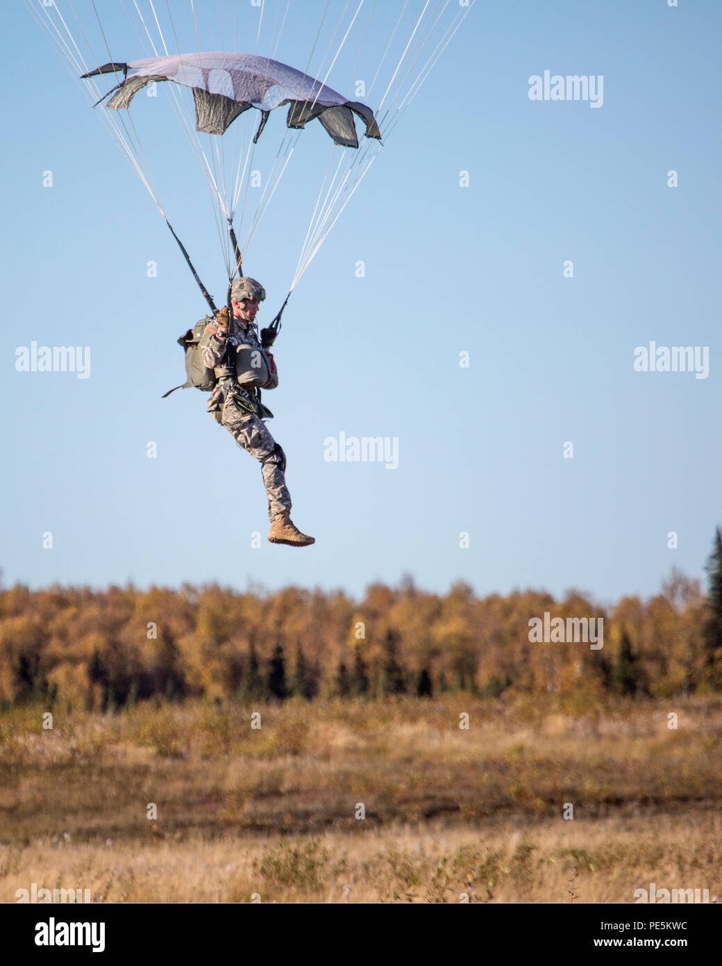 T 11 advanced tactical parachute system hi-res stock photography and ...