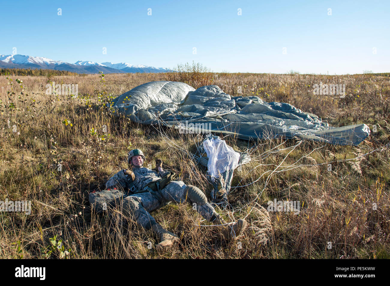 T 11 advanced tactical parachute system hi-res stock photography and ...