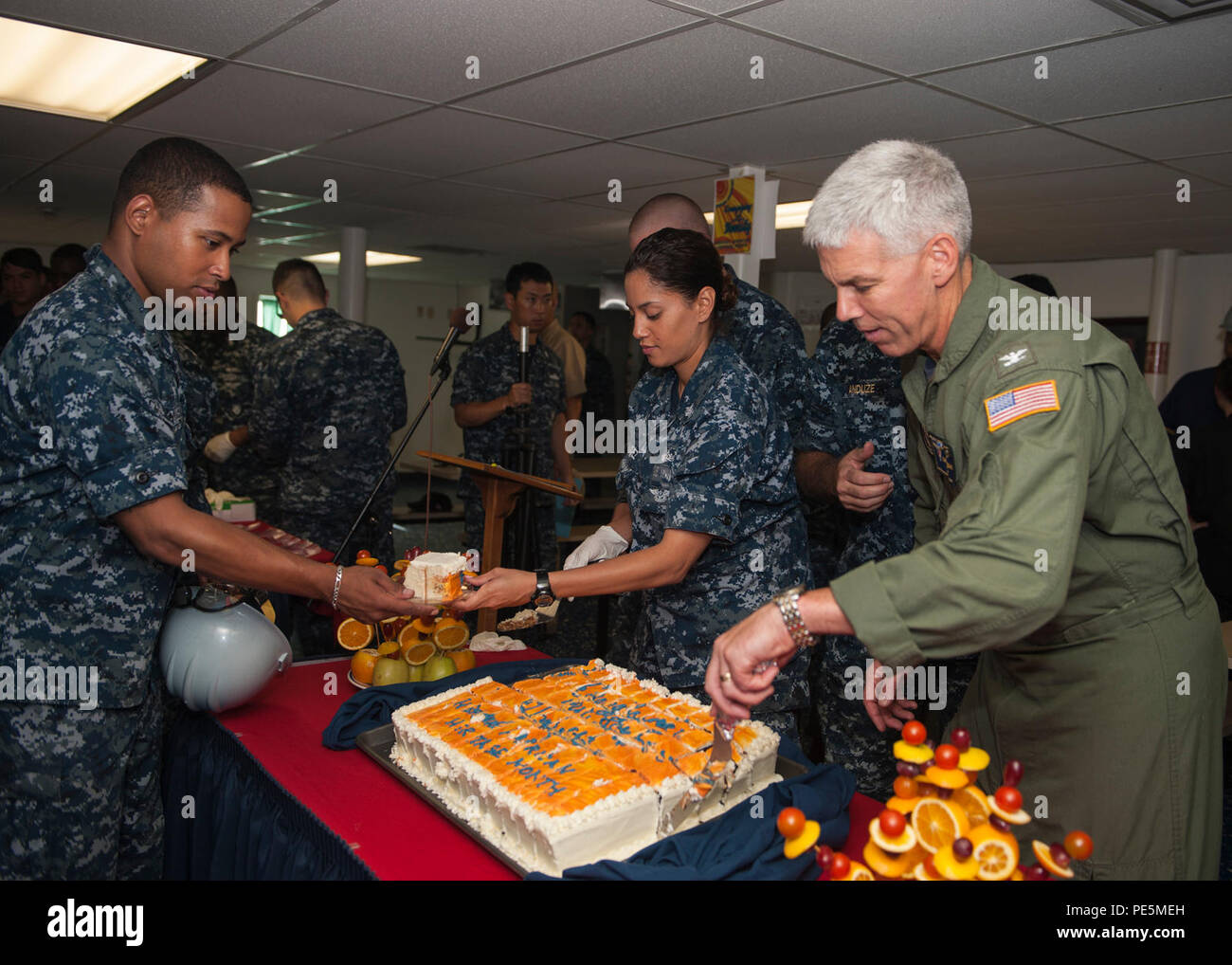 150925-N-ZZ999-071 SAN DIEGO (Sept. 25, 2015) Aircraft Carrier USS Carl ...