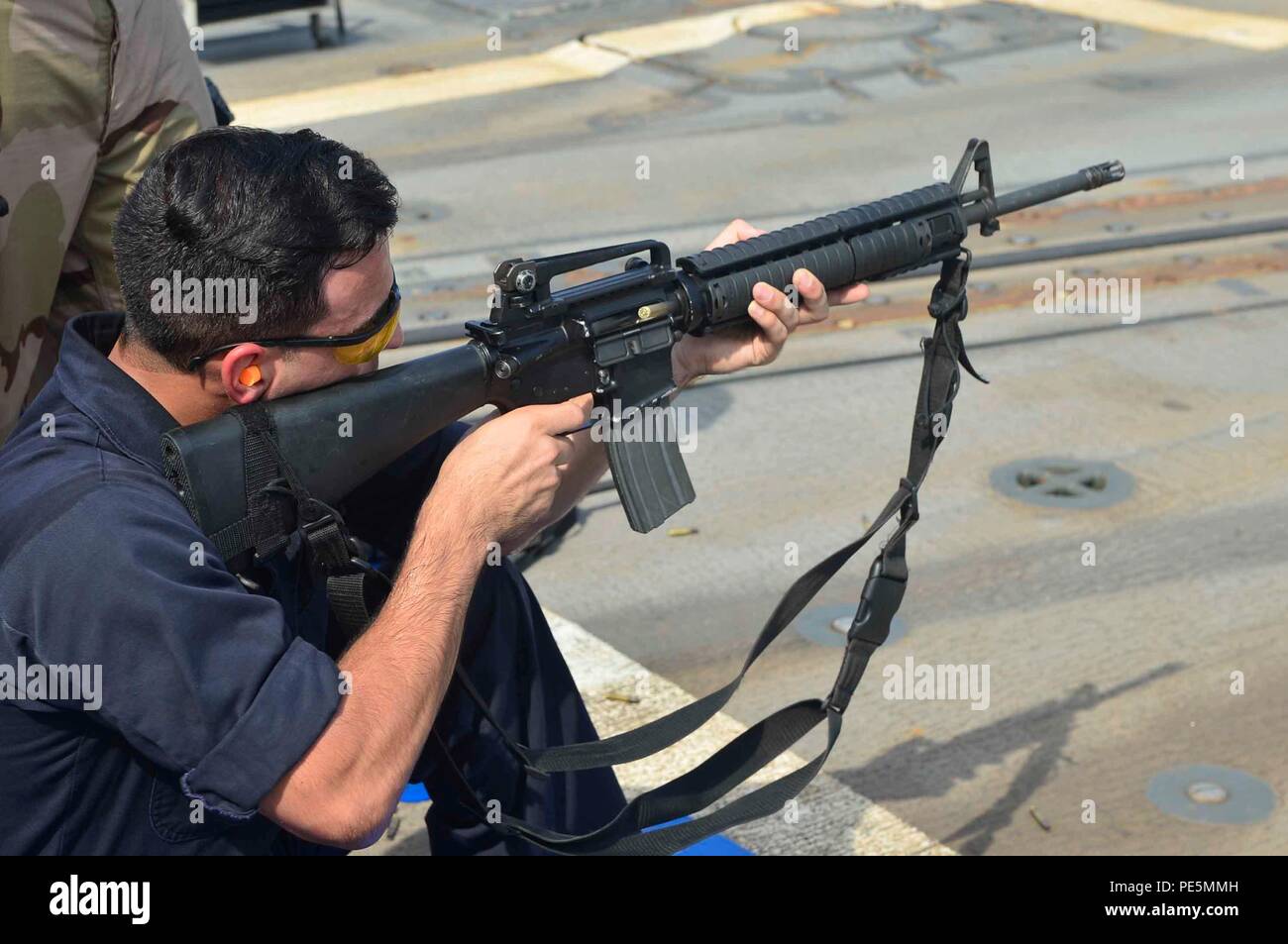 150922-N-ZF498-323 U.S. 5TH FLEET AREA OF OPERATIONS (Sept. 22, 2015 ...