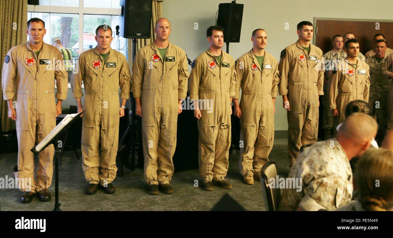 U.S. Marine Corps Aircrew with Marine Transport Squadron 1 (VMR-1 ...
