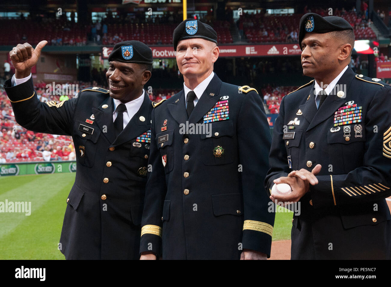 150926-N-II118-037 ST. LOUIS (Sept. 26, 2015) – From left, Command Sgt ...