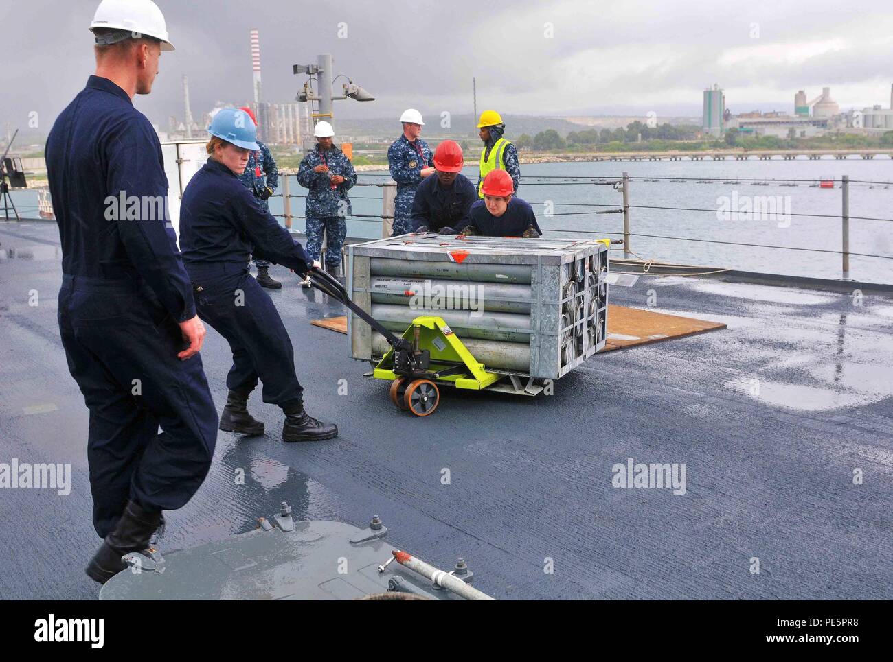 150930-N-VY489-039 AUGUSTA BAY, Sicily (Sept. 30, 2015) Sailors aboard ...