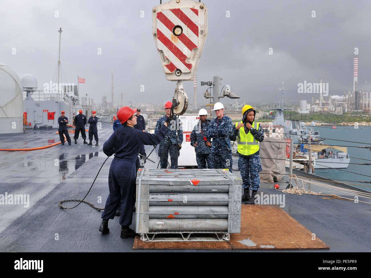 150930-N-VY489-036 AUGUSTA BAY, Sicily (Sept. 30, 2015) Fire Controlman ...