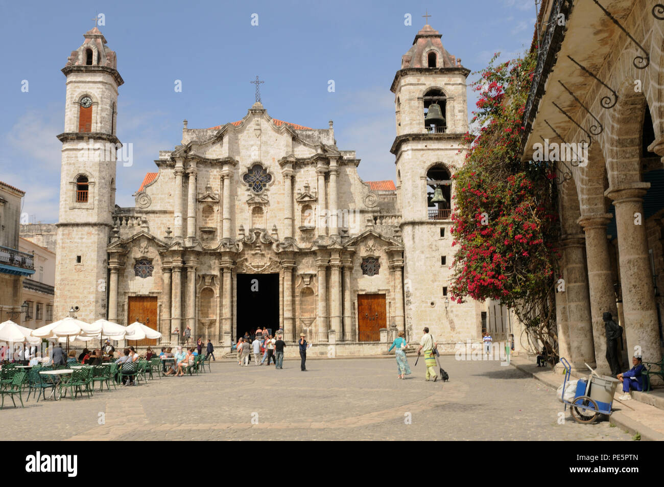 Havanna cathedral hi-res stock photography and images - Alamy
