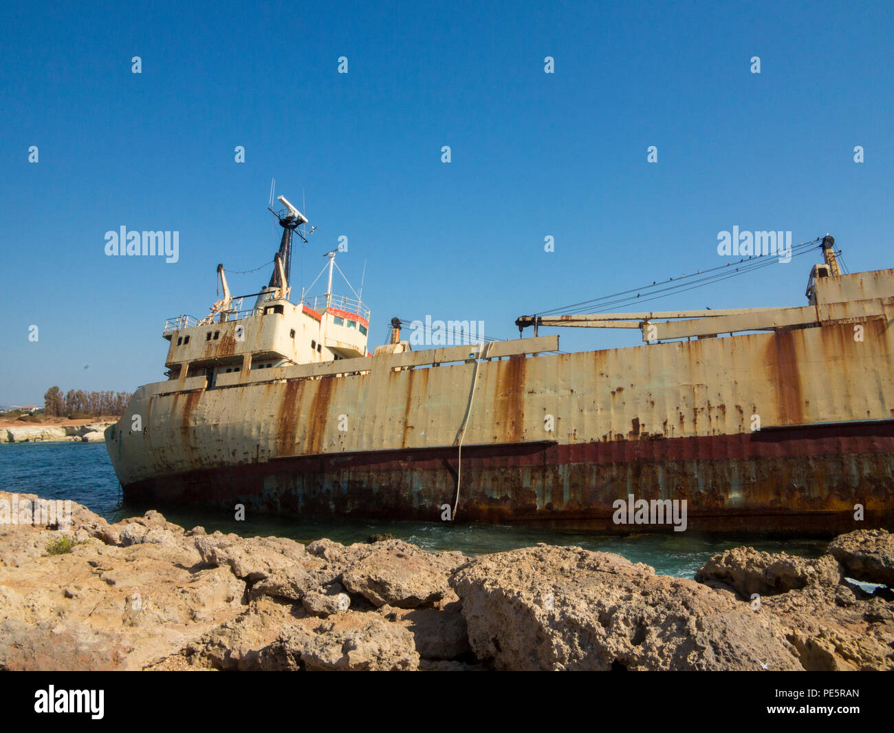 Wreck wrecked shipwreck shipwrecked hi-res stock photography and images ...