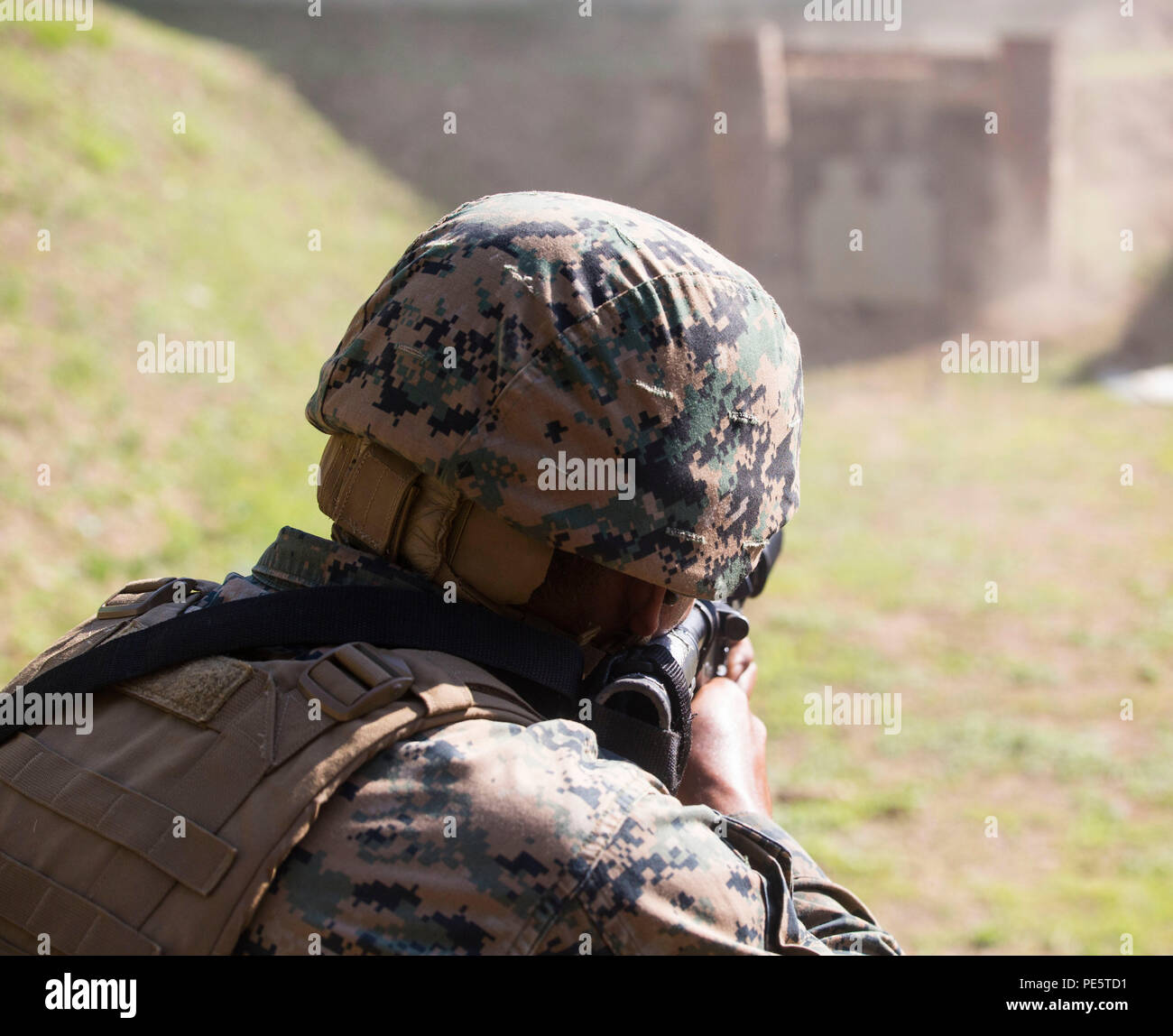 Pivoting while firing hi-res stock photography and images - Alamy