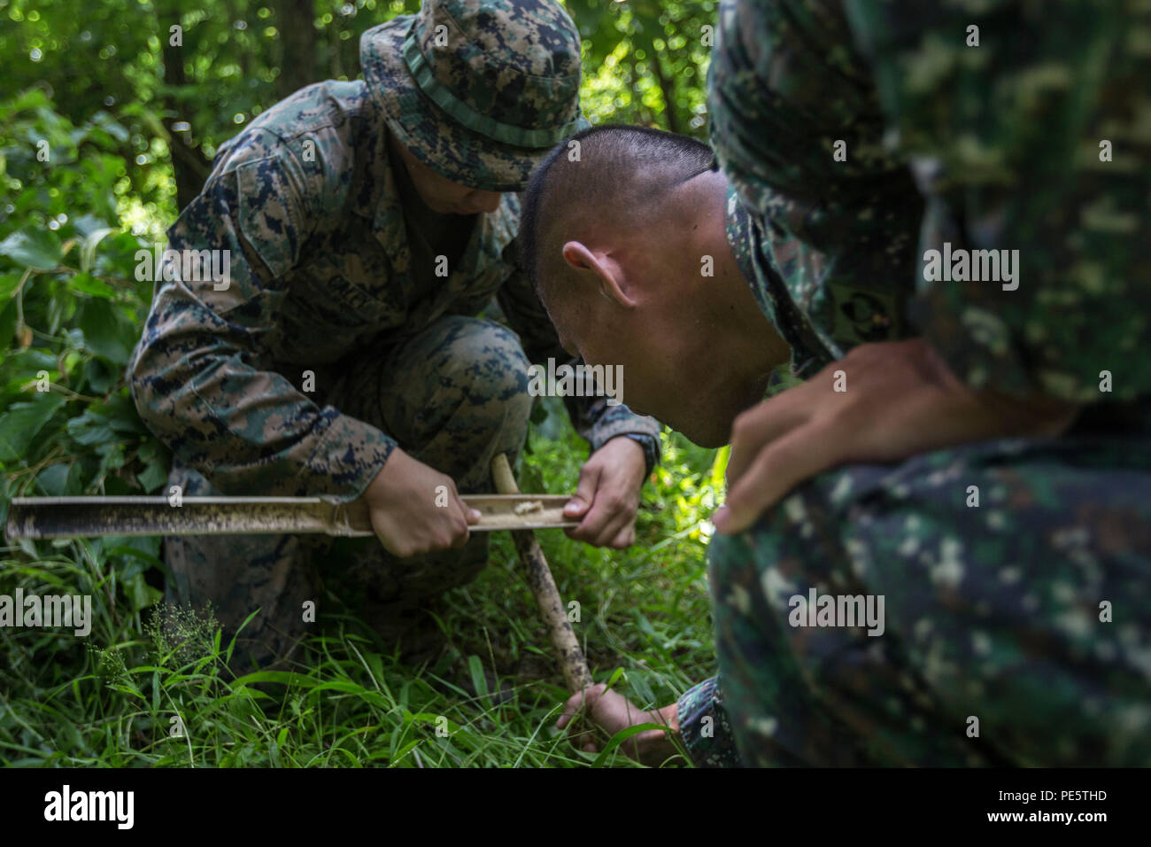 U.S. Marines with 3rd Reconnaissance Battalion and Philippine Marines, with 64th Reconnaissance ...