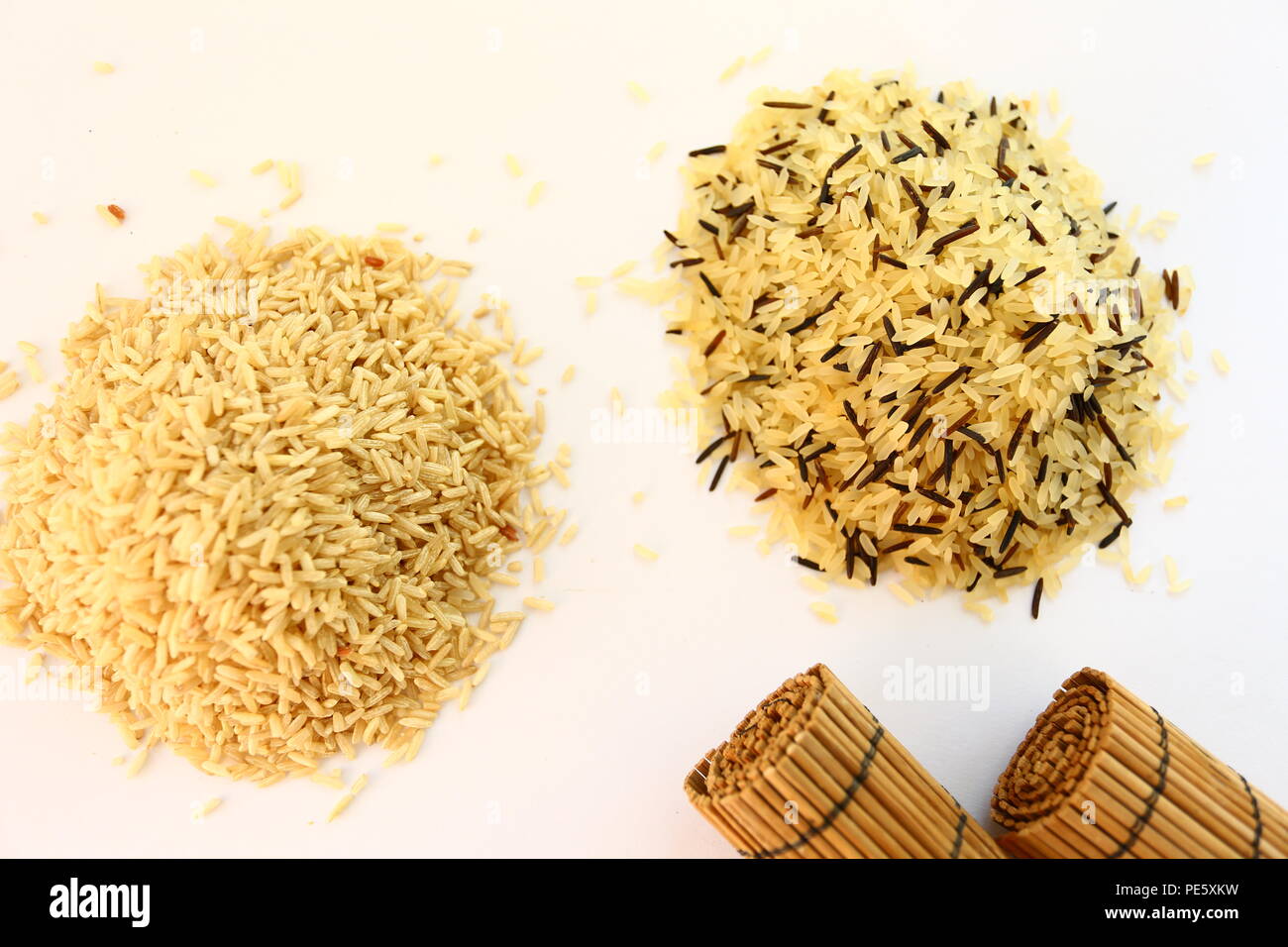Food: Wild rice and whole grain rice Stock Photo - Alamy