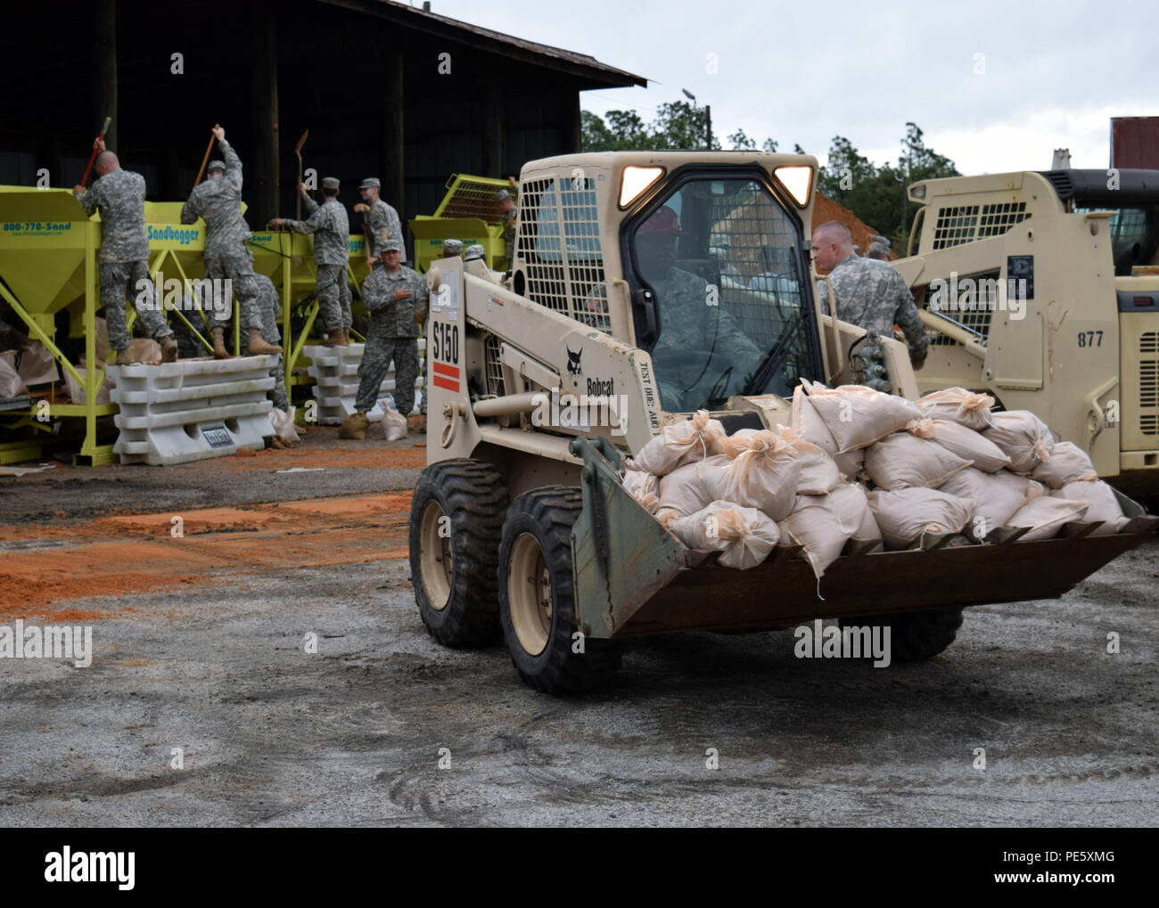 Filling sandbags sand hi-res stock photography and images - Alamy
