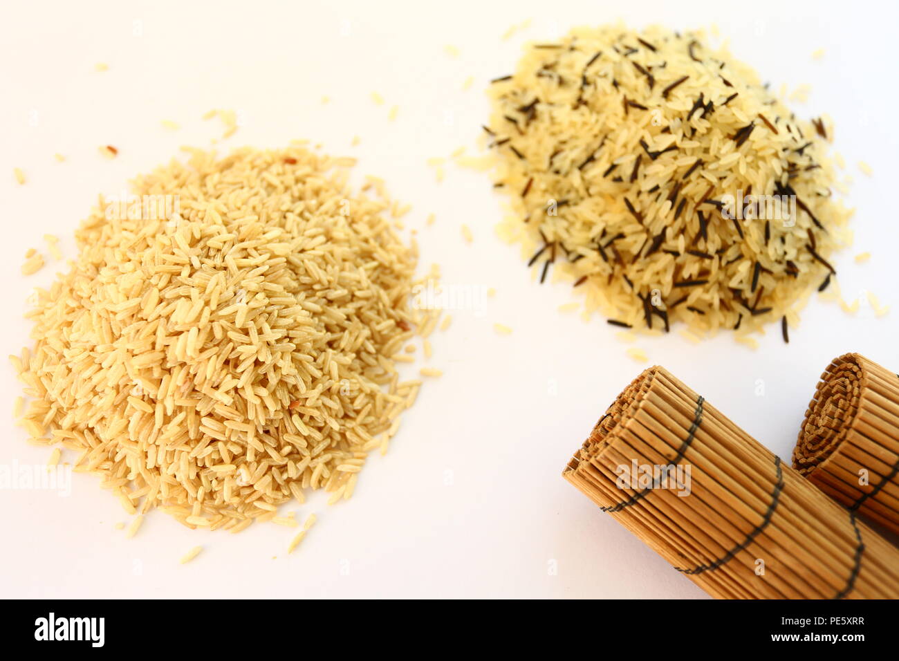Food: Wild rice and whole grain rice Stock Photo - Alamy