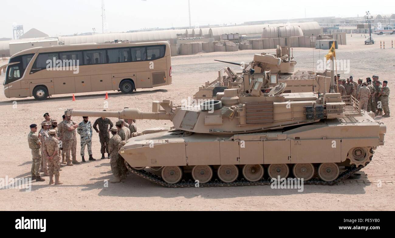 Students and staff members of the Kuwait Command and Staff College ...