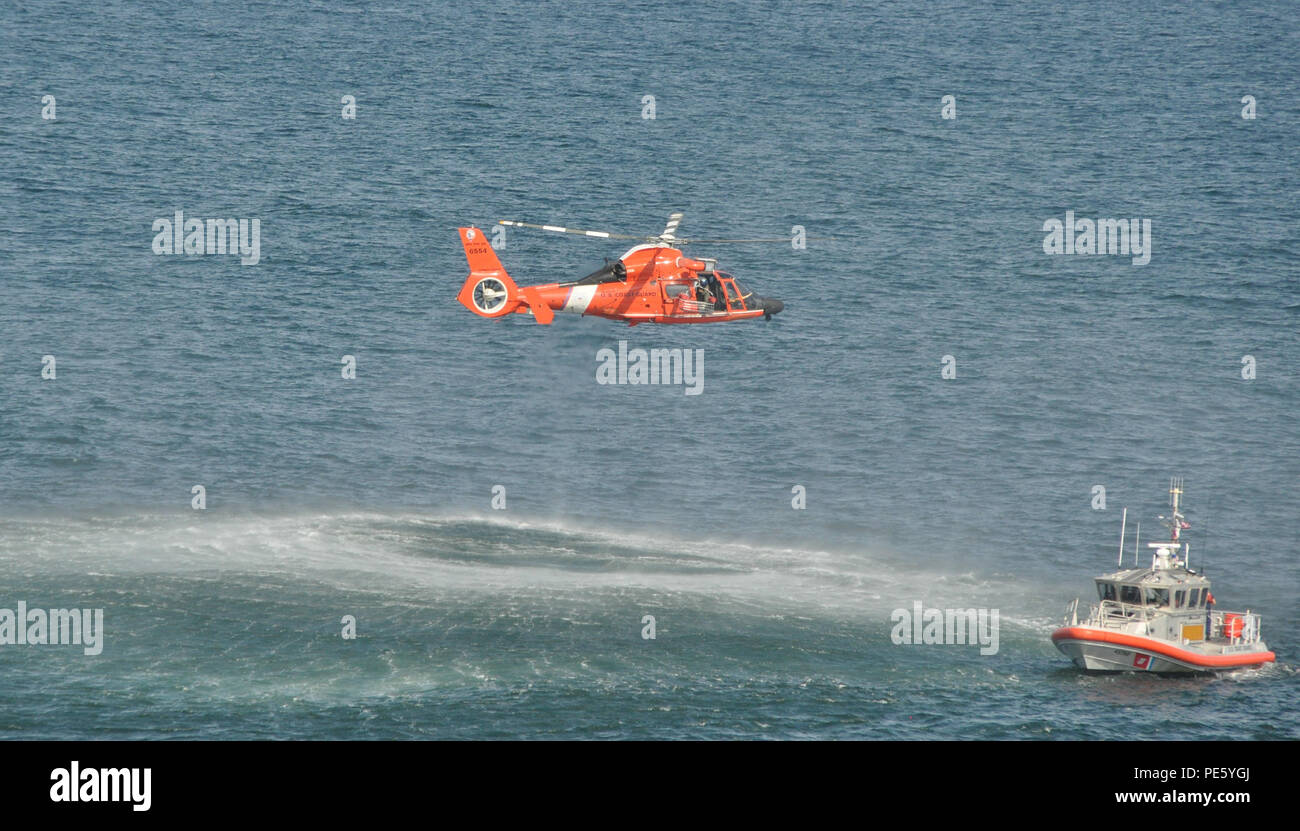 The U.S. Coast Guard cutter Steelhead conducts cutter rescue swimmer ...