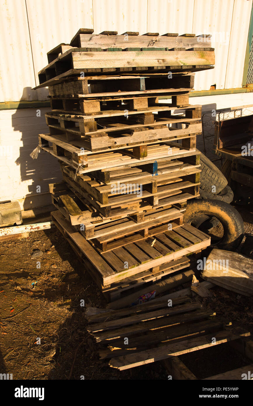 Pile of pallets hi-res stock photography and images - Alamy
