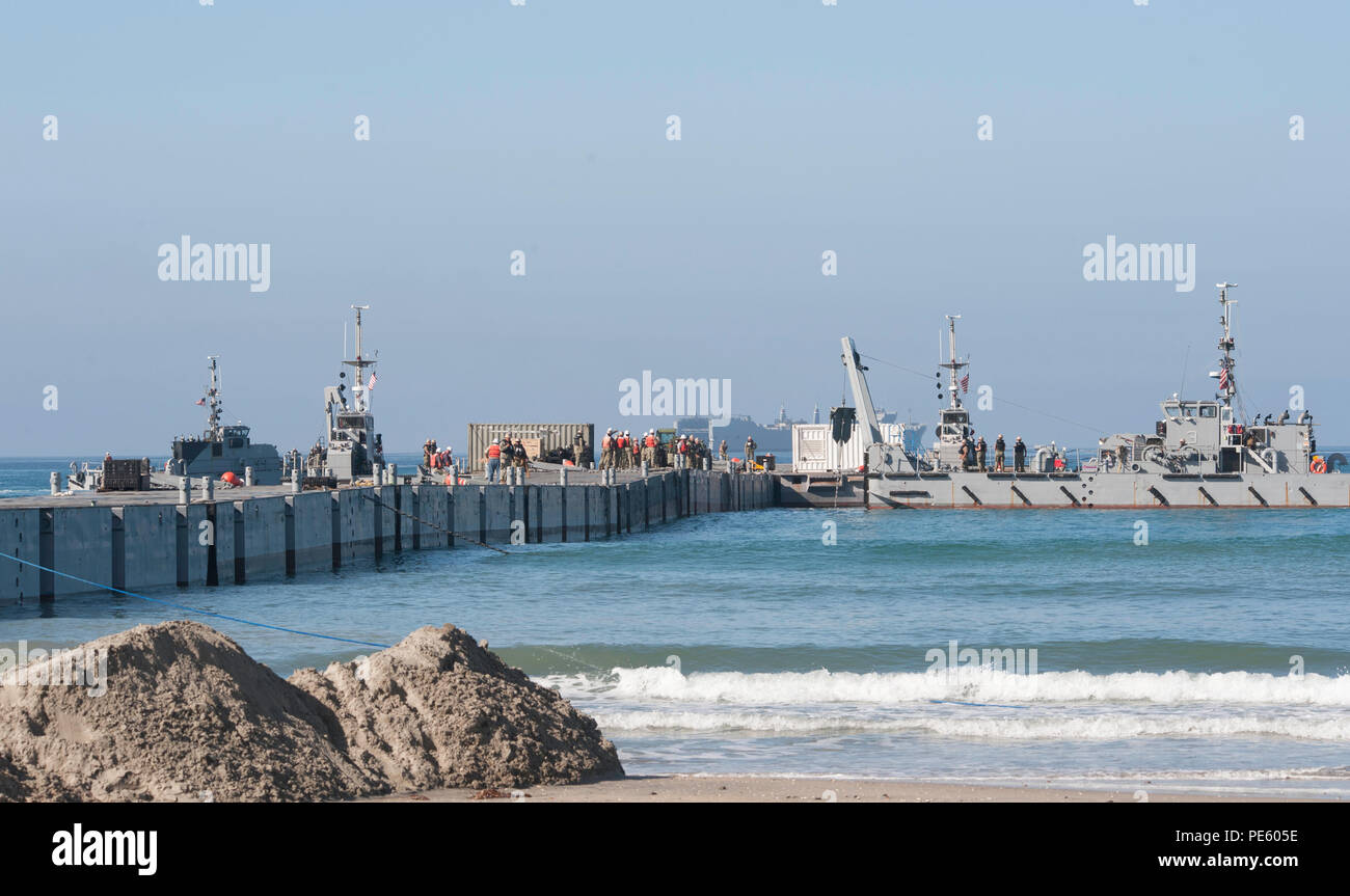 150926-N-KK081-547 SAN DIEGO (Sept. 26, 2015) Sailors assigned to ...