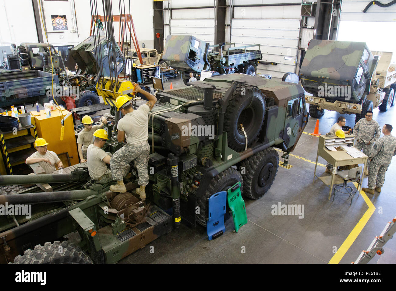 Arizona Army National Guard Soldiers in the 3666th Support Maintenance ...