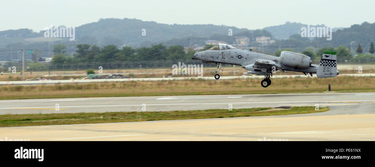 General electric tf34 ge 100 turbofan hi-res stock photography and ...