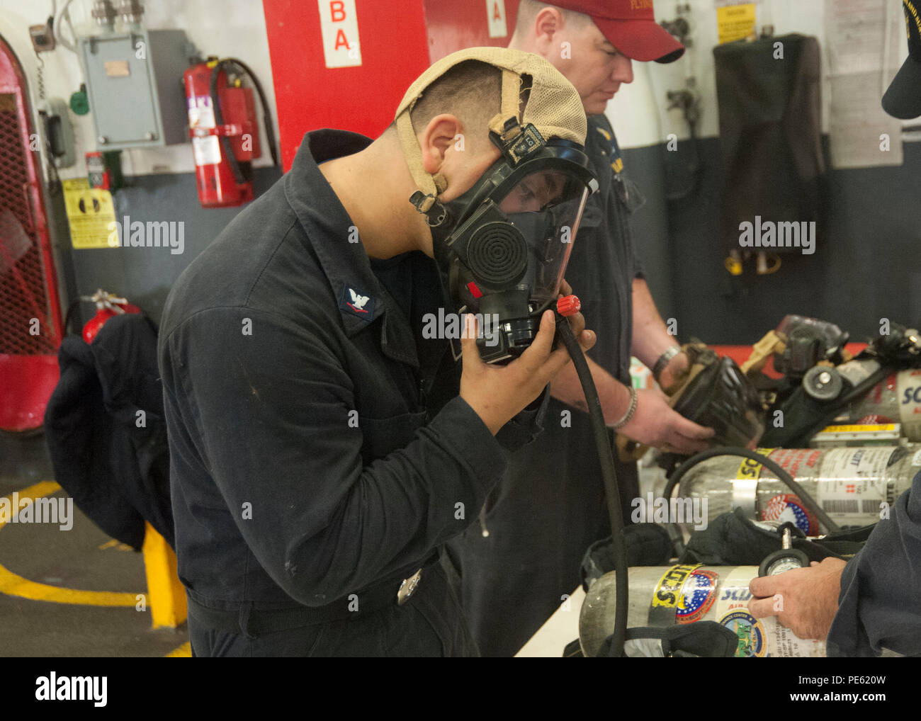 Scba mask hi-res stock photography and images - Alamy