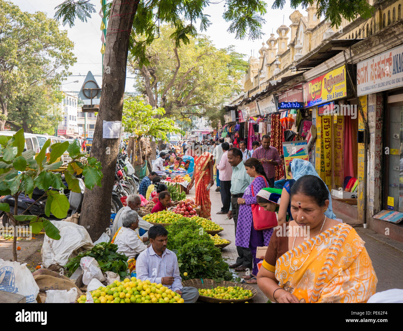 Big bazar store hi-res stock photography and images - Alamy