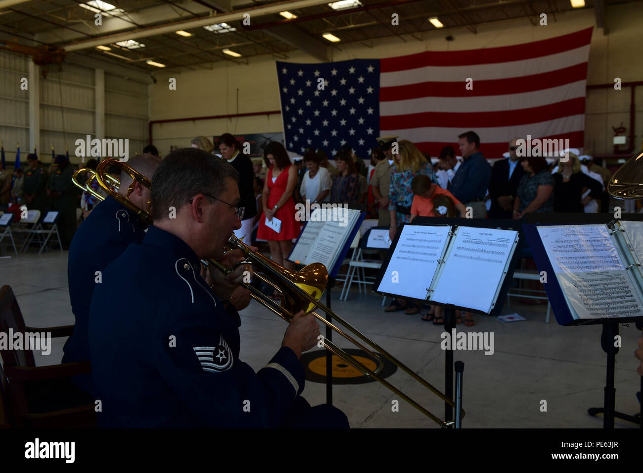 151008-N-IK388-064 CORONADO, CALIF. (Oct. 8, 2015) –Members of the Air ...