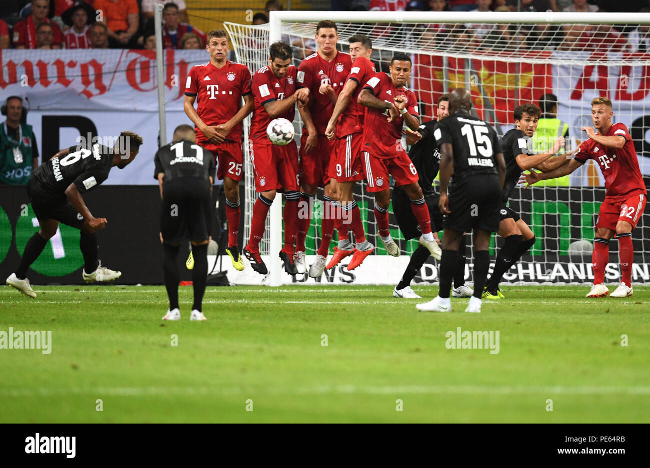 Defensive wall football hi-res stock photography and images - Alamy