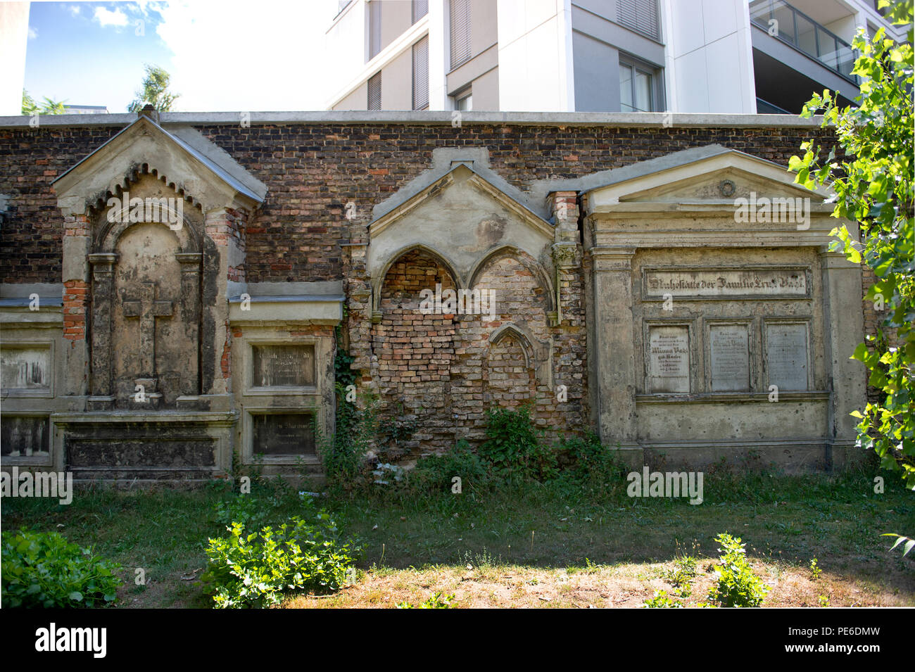 Berlin, Germany. 10th Aug, 2018. Gravestones at the cathedral cemetery ...
