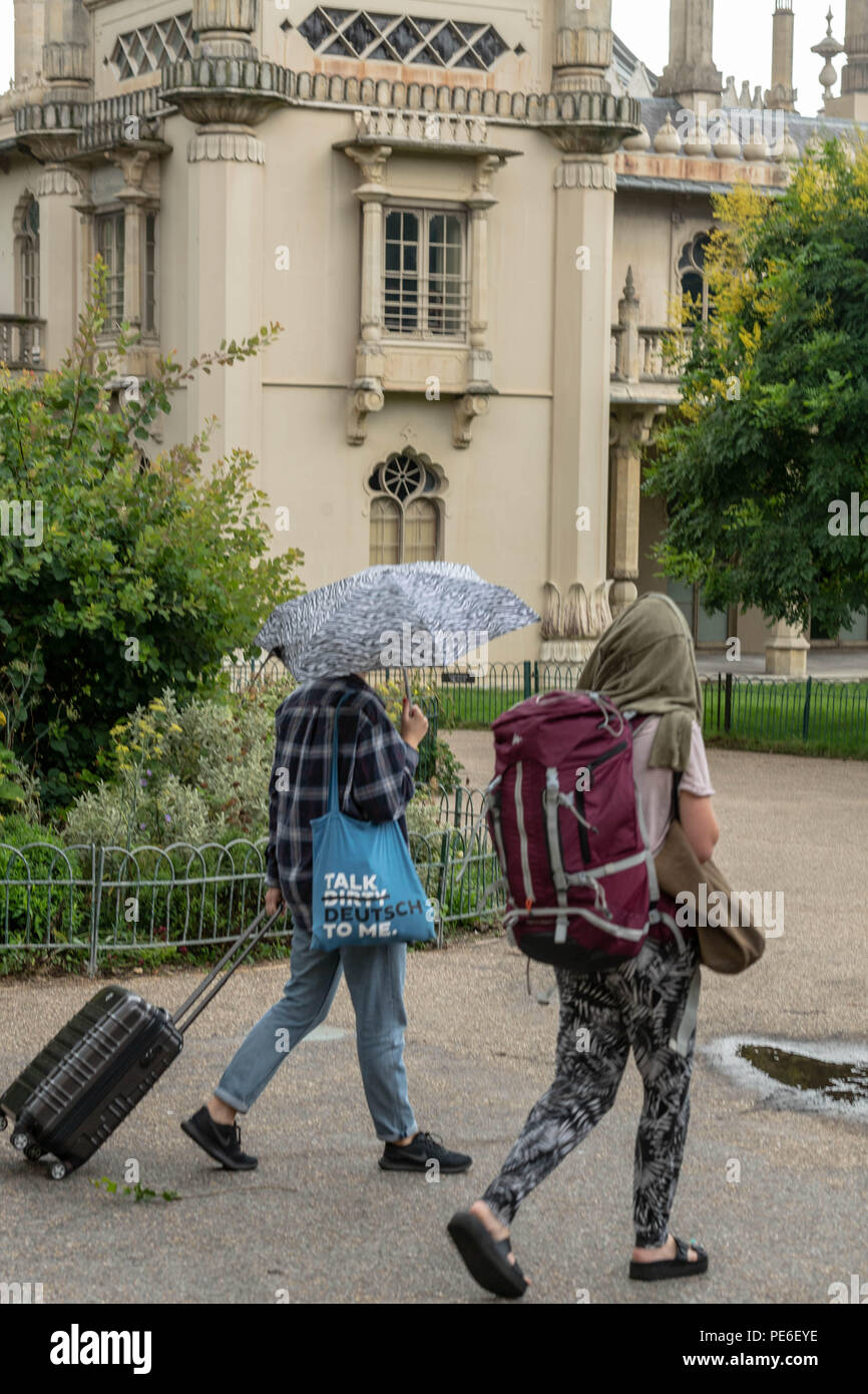 Tourist with umbrellas at brighton pavilion hi-res stock photography ...