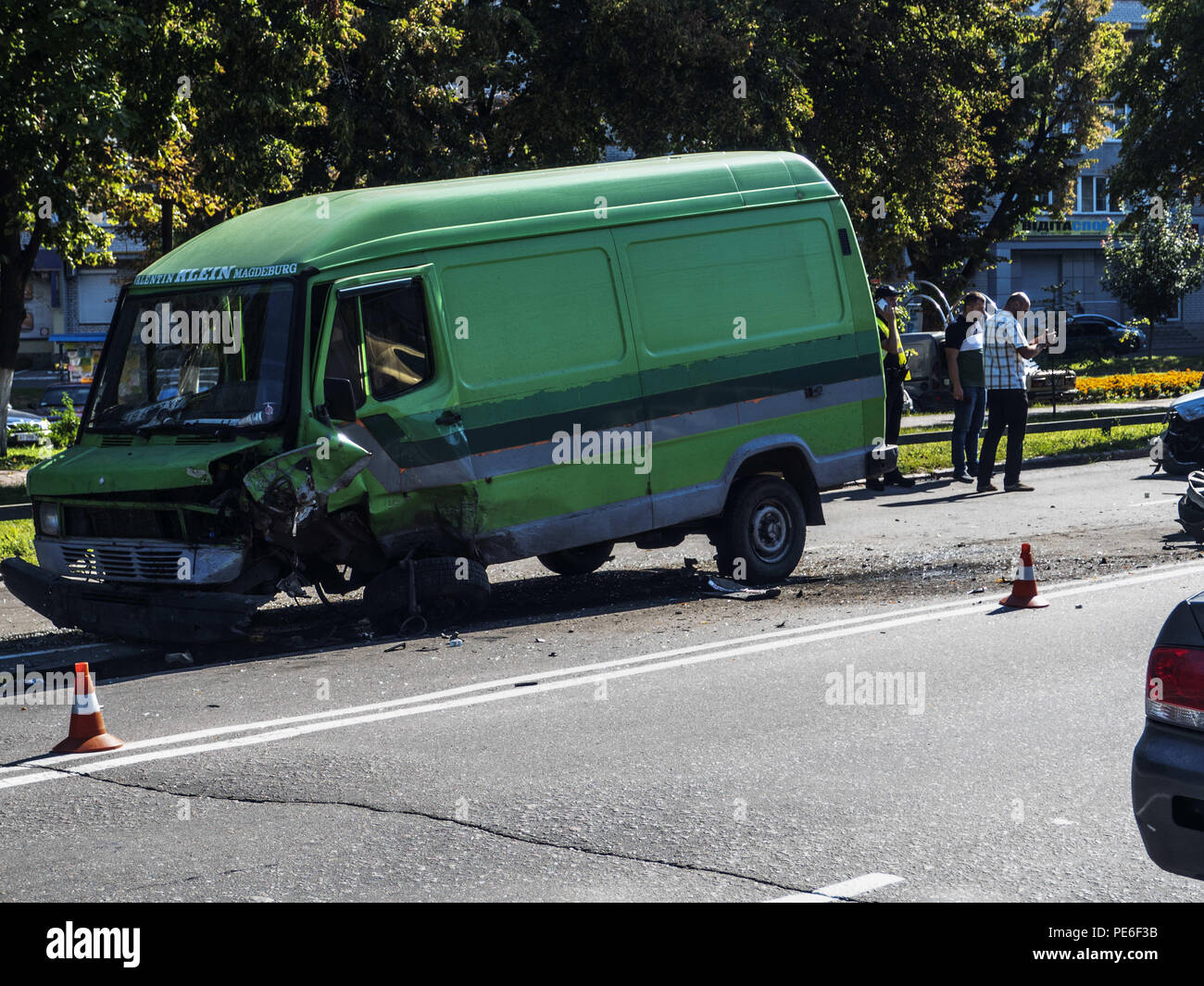Damaged van hi-res stock photography and images - Alamy
