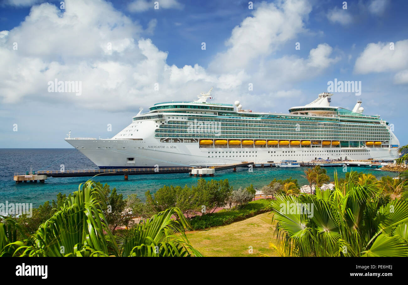 Cruise Ship in port Stock Photo - Alamy