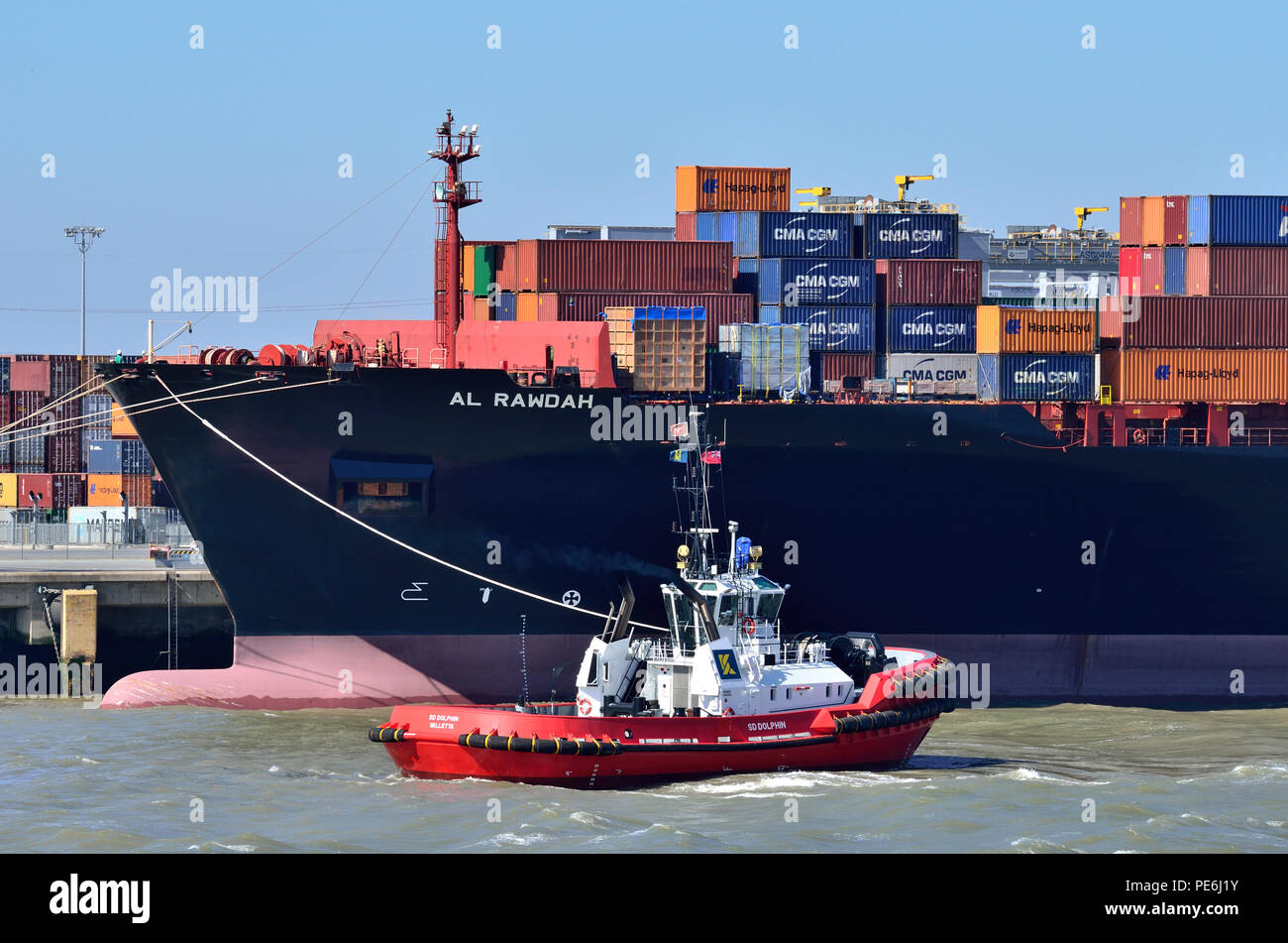 “Al Rawdah” Hapag-Lloyd being held by a tug, Container loading ...
