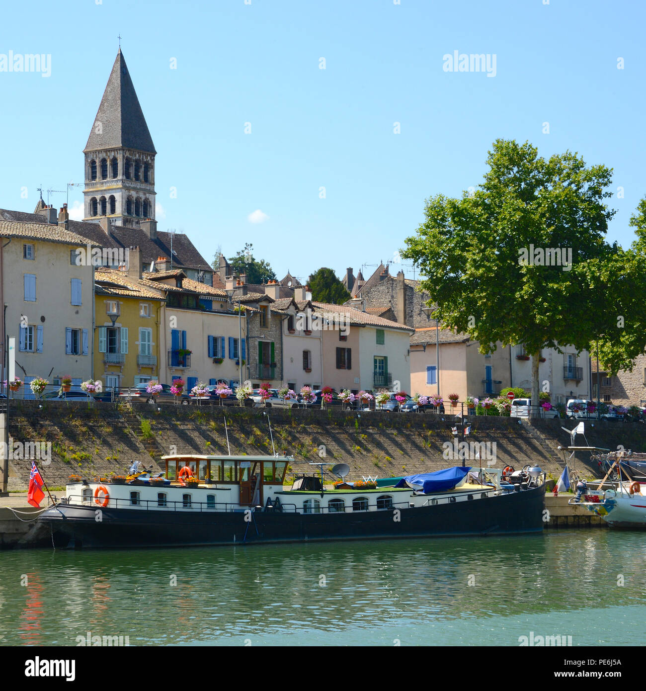 Beautiful french riverside village hi-res stock photography and images ...