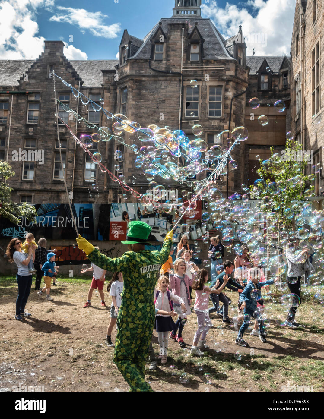 Street artist Freakbubbles, entertaining children with masses of ...