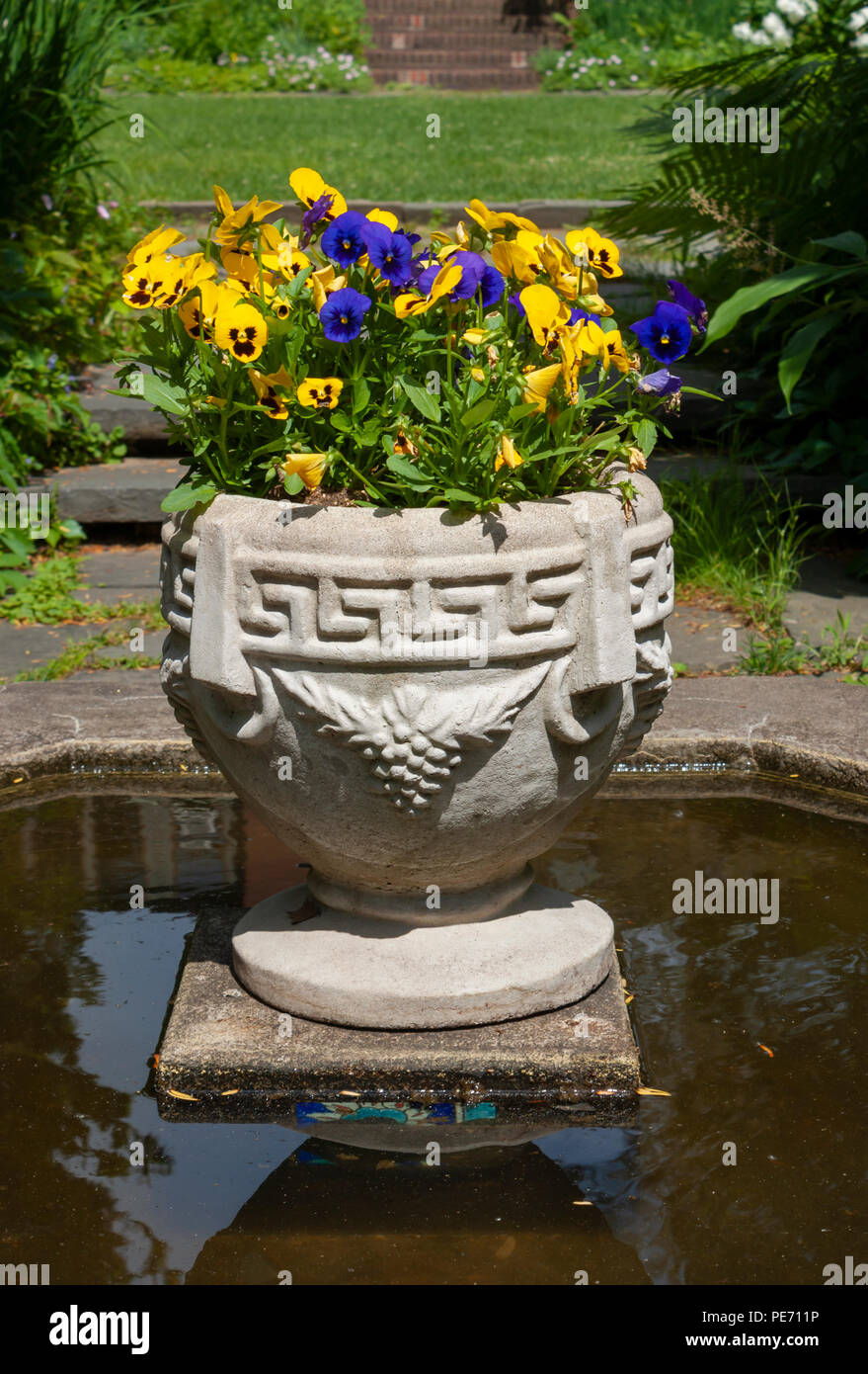 Historic stone planter hi-res stock photography and images - Alamy