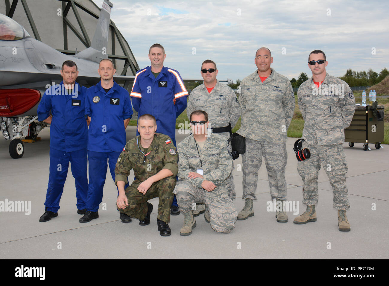 Aircraft armament specialists with the Wisconsin Air National Guard's ...