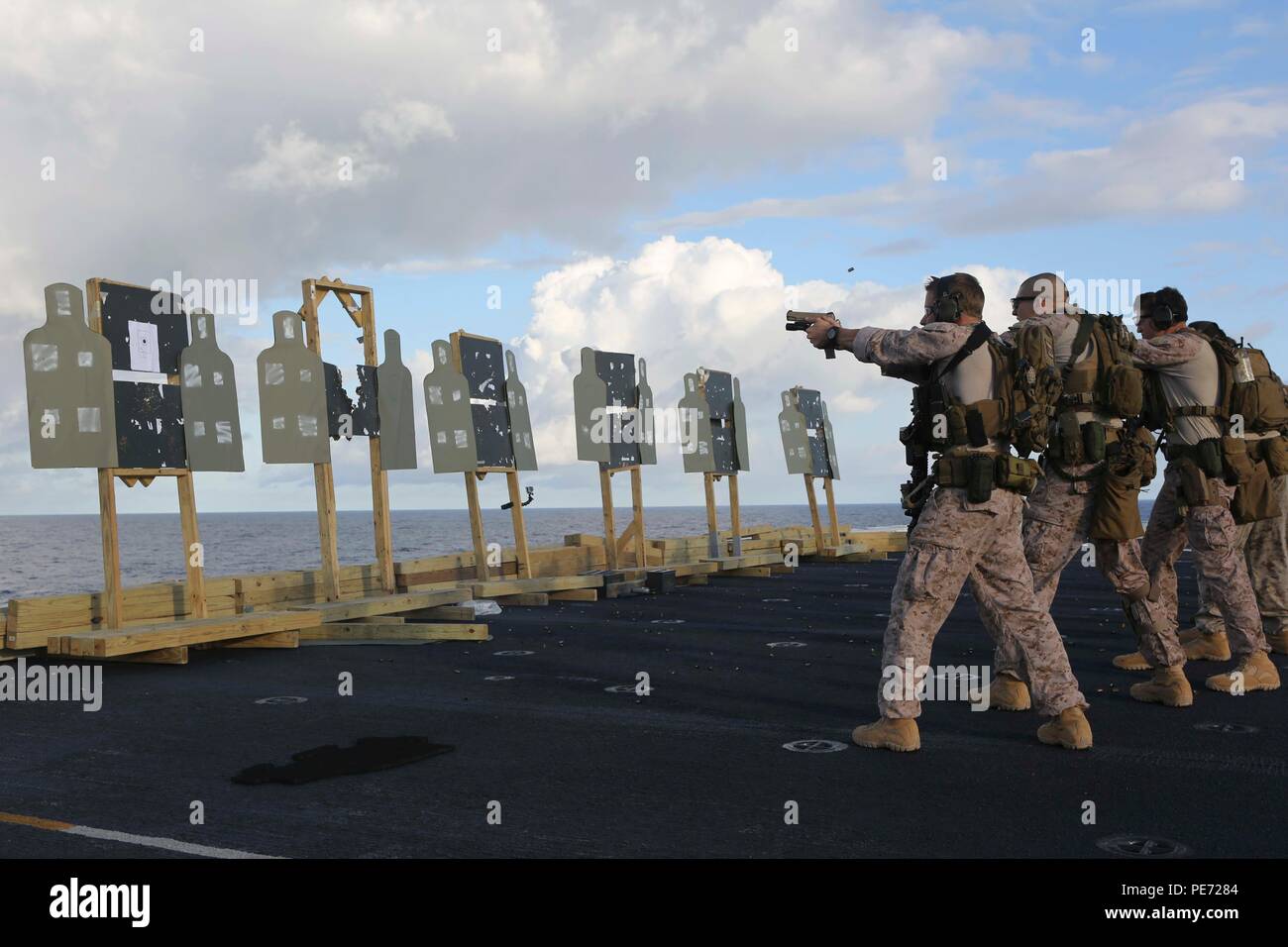 U.S. Marines with Force Reconnaissance Platoon, Maritime Raid Force ...