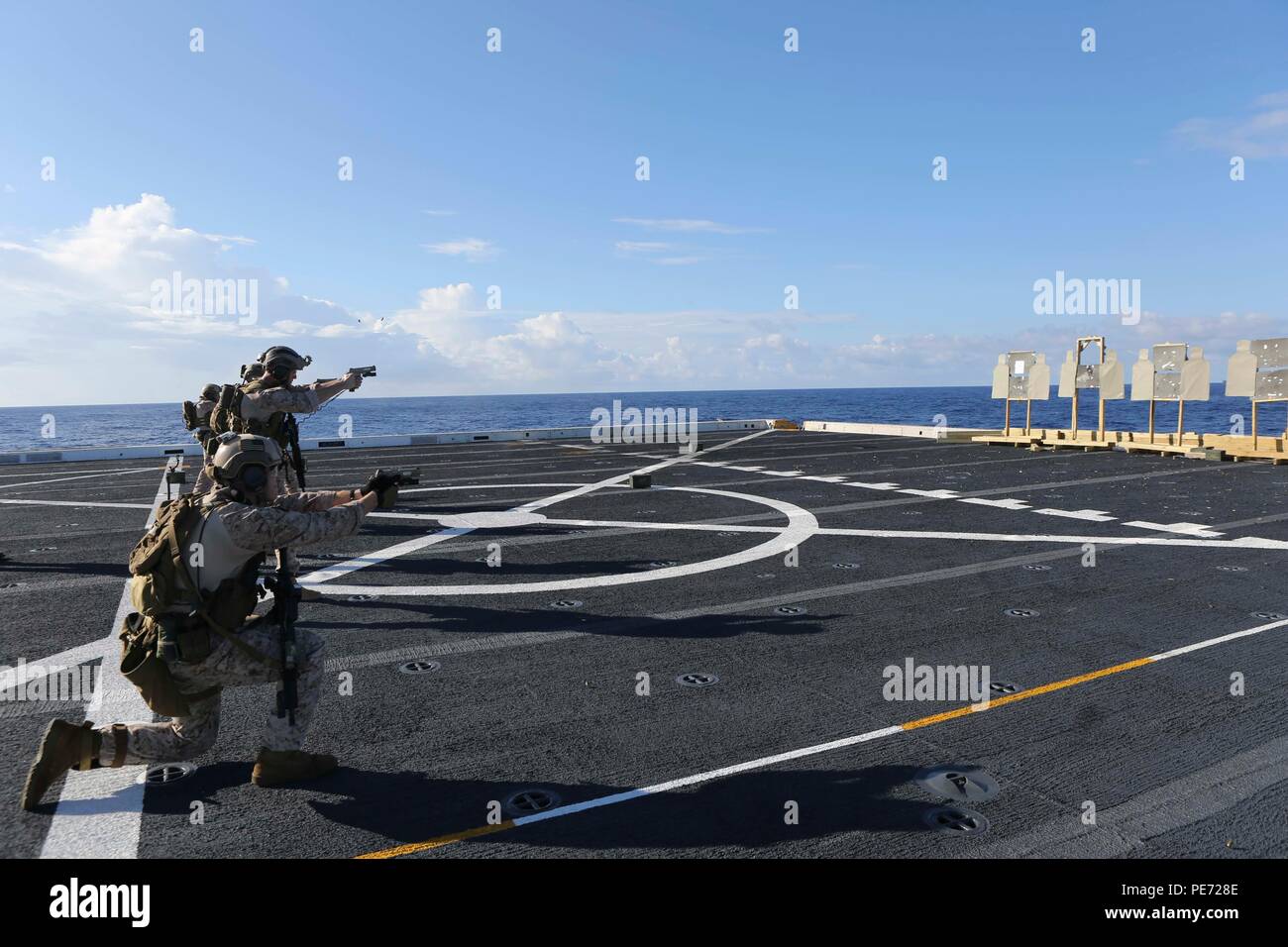 U.S. Marines with Force Reconnaissance Platoon, Maritime Raid Force ...