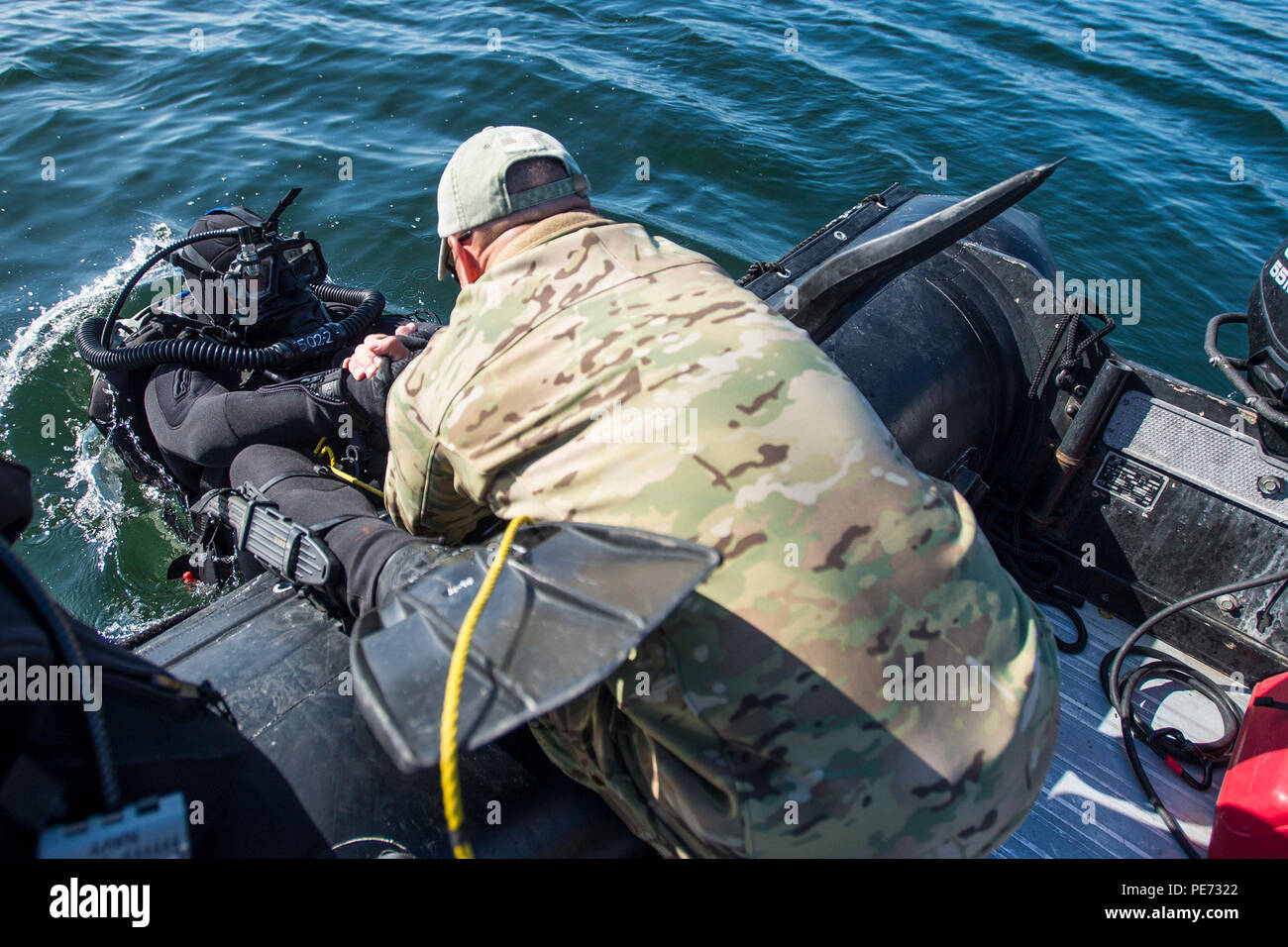 151008-N-CN059-171: Senior Chief Explosive Ordnance Disposal (EOD) Bill ...